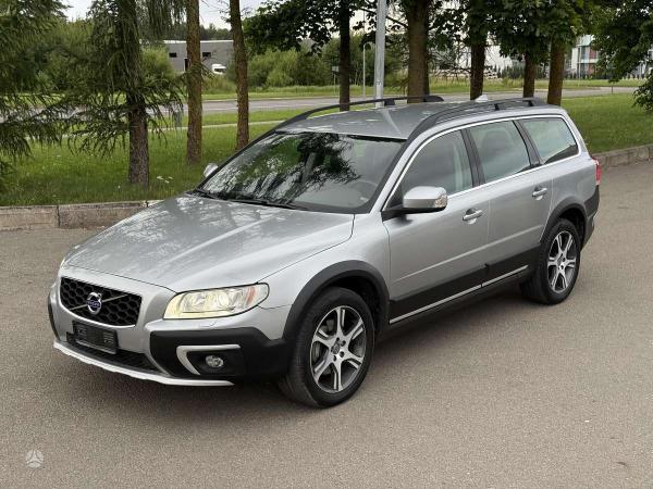 Grey Volvo XC70 2015 in Panevezys, with an engine capacity of 1.97 L and mileage of 215 thousand km for 10500 €, photo 1 on AUTOMOTO.COM.LV