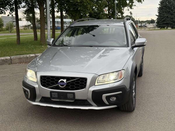 Grey Volvo XC70 2015 in Panevezys, with an engine capacity of 1.97 L and mileage of 215 thousand km for 10500 €, photo 3 on AUTOMOTO.COM.LV