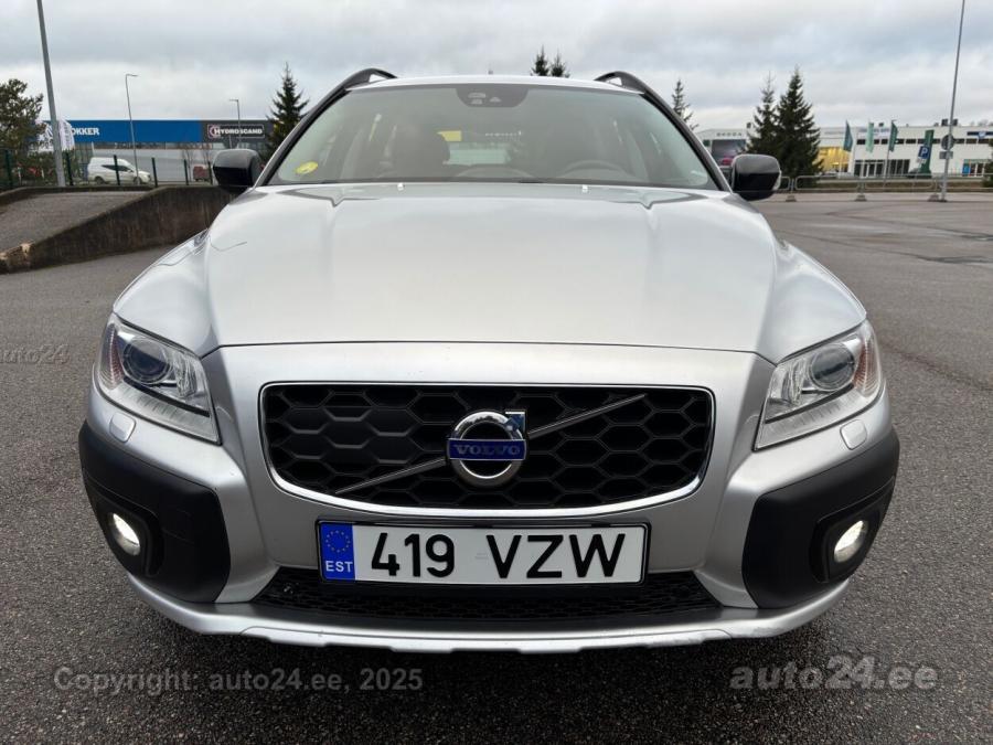 Grey Volvo XC70 2016 in Paide, with an engine capacity of 2.40 L and mileage of 237 thousand km for 14490 €, photo 2 on AUTOMOTO.COM.LV