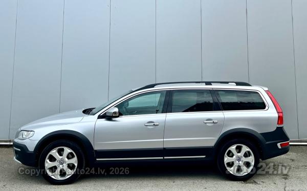 Grey Volvo XC70 2016 in Tallinn, with an engine capacity of 2.40 L and mileage of 239 thousand km for 15999 €, photo 2 on AUTOMOTO.COM.LV