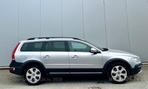 Grey Volvo XC70 2016 in Tallinn, with an engine capacity of 2.40 L and mileage of 239 thousand km for 15999 €, photo 6 on AUTOMOTO.COM.LV