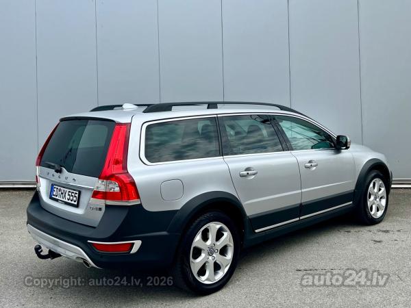 Grey Volvo XC70 2016 in Tallinn, with an engine capacity of 2.40 L and mileage of 239 thousand km for 15999 €, photo 6 on AUTOMOTO.COM.LV