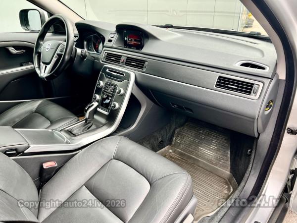 Grey Volvo XC70 2016 in Tallinn, with an engine capacity of 2.40 L and mileage of 239 thousand km for 15999 €, photo 7 on AUTOMOTO.COM.LV