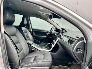 Grey Volvo XC70 2016 in Tallinn, with an engine capacity of 2.40 L and mileage of 239 thousand km for 15999 €, photo 9 on AUTOMOTO.COM.LV