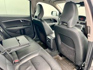 Grey Volvo XC70 2016 in Tallinn, with an engine capacity of 2.40 L and mileage of 239 thousand km for 15999 €, photo 10 on AUTOMOTO.COM.LV
