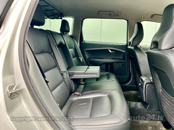 Grey Volvo XC70 2016 in Tallinn, with an engine capacity of 2.40 L and mileage of 239 thousand km for 15999 €, photo 10 on AUTOMOTO.COM.LV