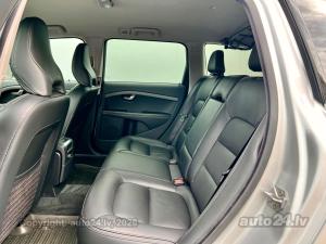 Grey Volvo XC70 2016 in Tallinn, with an engine capacity of 2.40 L and mileage of 239 thousand km for 15999 €, photo 13 on AUTOMOTO.COM.LV