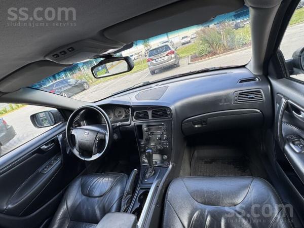 Red Volvo XC70 2003 in Riga, with an engine capacity of 2.40 L and mileage of 416 thousand km for 2550 €, photo 5 on AUTOMOTO.COM.LV
