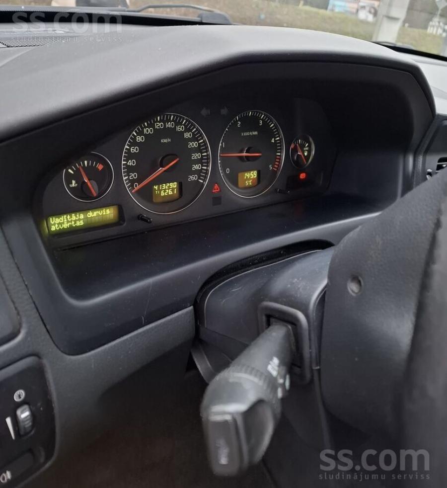 Sarkans Volvo XC70 2004 Ogre, ar dzinēja tilpumu 2.40 L un nobraukumu 413 tūkst. km par 3250 €, foto 9 vietnē AUTOMOTO.COM.LV