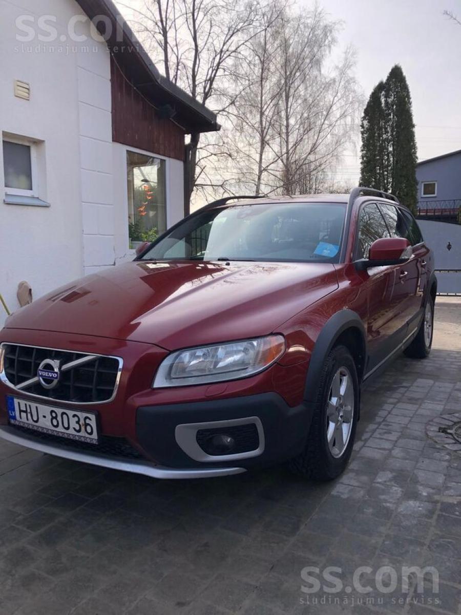 Red Volvo XC70 2011 in Jelgava, with an engine capacity of 2.40 L and mileage of 425 thousand km for 5500 €, photo 1 on AUTOMOTO.COM.LV