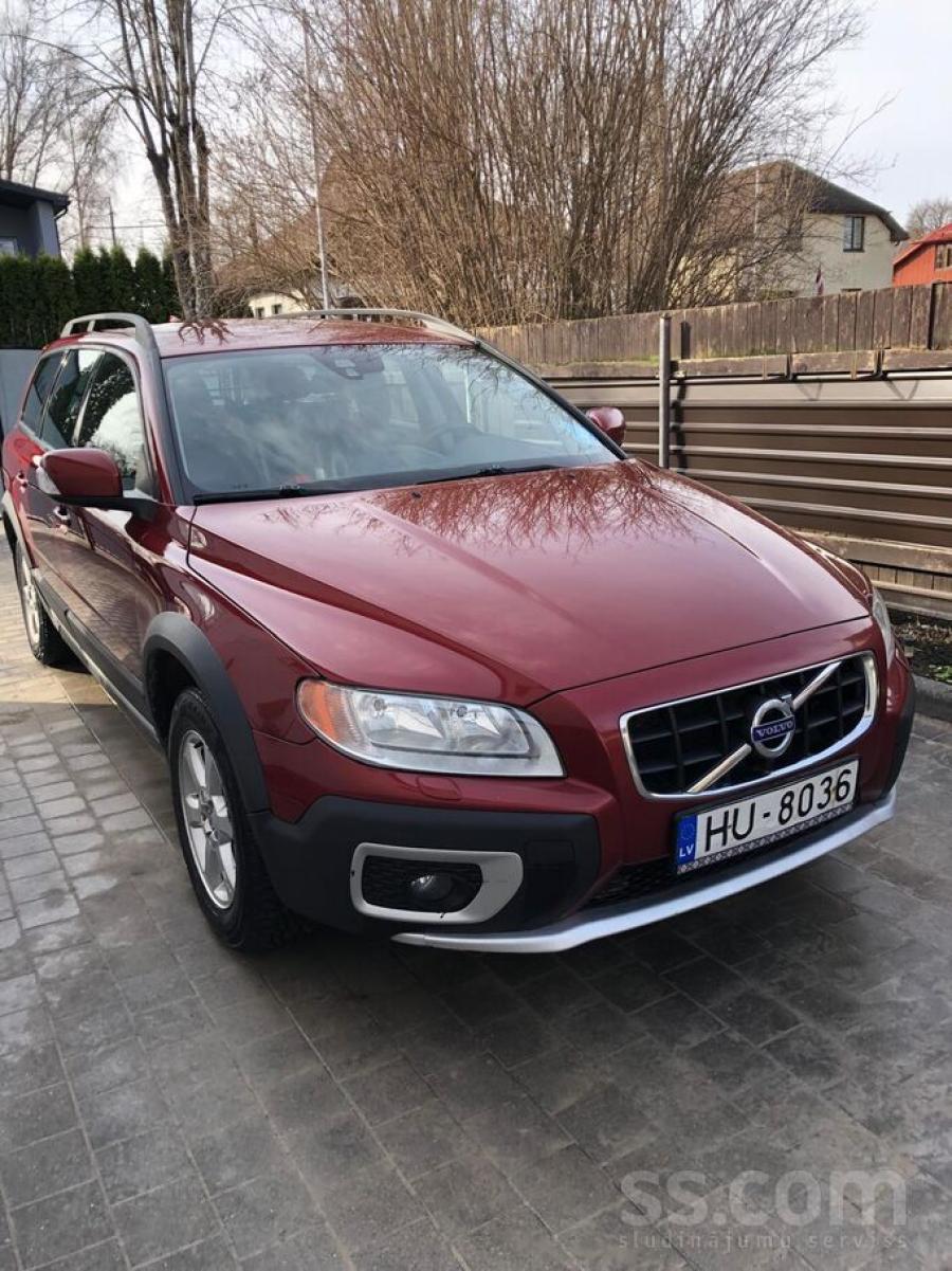 Red Volvo XC70 2011 in Jelgava, with an engine capacity of 2.40 L and mileage of 425 thousand km for 5500 €, photo 3 on AUTOMOTO.COM.LV