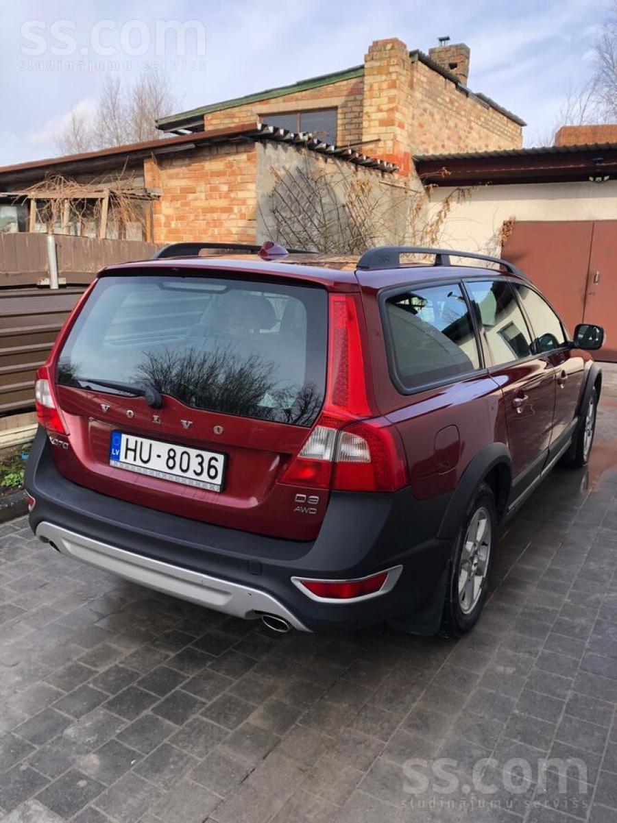 Red Volvo XC70 2011 in Jelgava, with an engine capacity of 2.40 L and mileage of 425 thousand km for 5500 €, photo 4 on AUTOMOTO.COM.LV