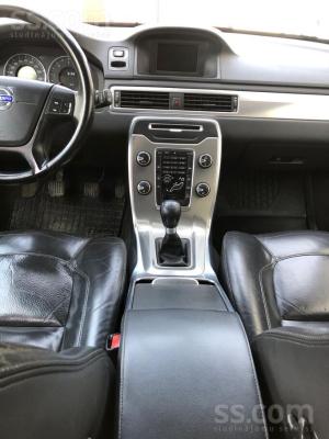 Red Volvo XC70 2011 in Jelgava, with an engine capacity of 2.40 L and mileage of 425 thousand km for 5500 €, photo 9 on AUTOMOTO.COM.LV