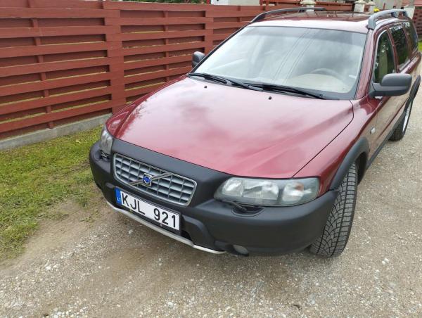 Red Volvo XC70 2002 in Klaipeda, with an engine capacity of 2.40 L and mileage of 475 thousand km for 2600 €, photo 3 on AUTOMOTO.COM.LV