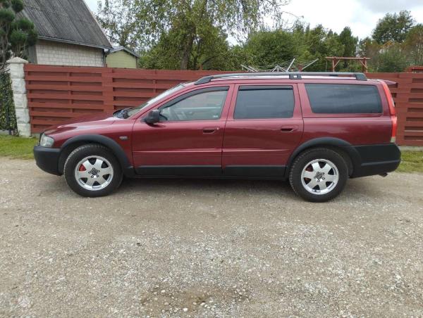 Red Volvo XC70 2002 in Klaipeda, with an engine capacity of 2.40 L and mileage of 475 thousand km for 2600 €, photo 4 on AUTOMOTO.COM.LV