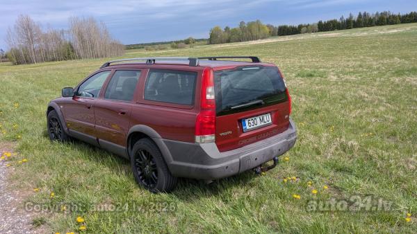 Red Volvo XC70 2003 in Tallinn, with an engine capacity of 2.40 L and mileage of 351 thousand km for 4500 €, photo 4 on AUTOMOTO.COM.LV