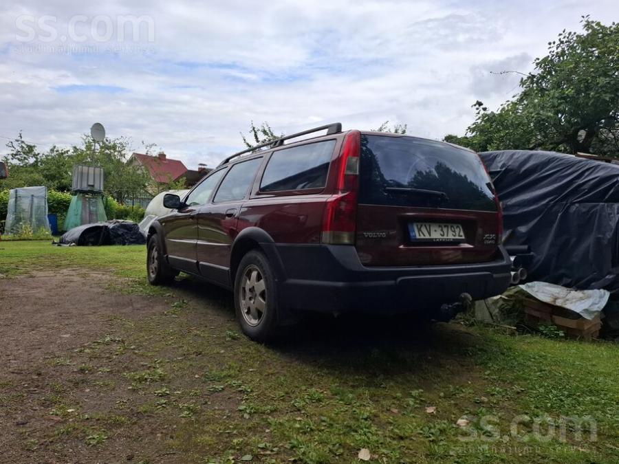 Sarkans Volvo XC70 2003 Ogre, ar dzinēja tilpumu 2.40 L un nobraukumu 324 tūkst. km par 2200 €, foto 5 vietnē AUTOMOTO.COM.LV
