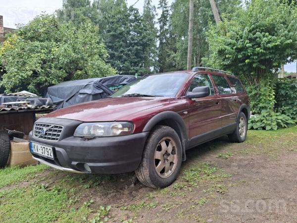 Красный Вольво ХС70 2003 в Огре, объемом двигателя 2.40 л и пробегом 324 тыс. км за 2200 €, фото 6 на AUTOMOTO.COM.LV