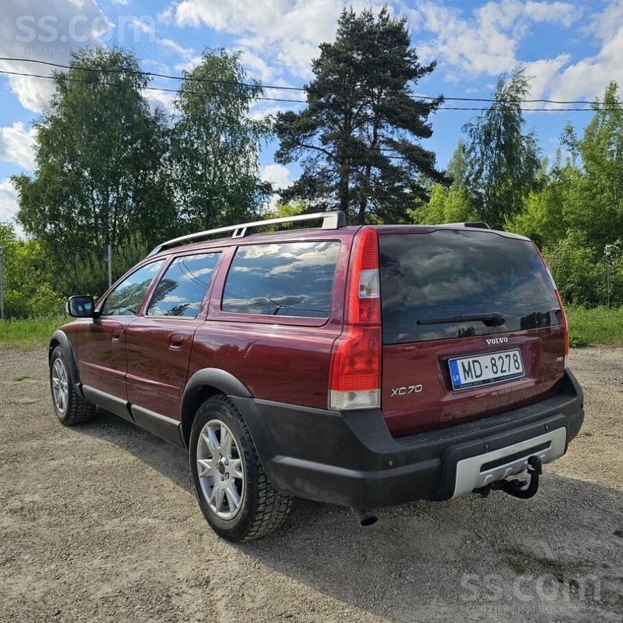 Sarkans Volvo XC70 2006 Rīga, ar dzinēja tilpumu 2.40 L un nobraukumu 295 tūkst. km par 3790 €, foto 5 vietnē AUTOMOTO.COM.LV
