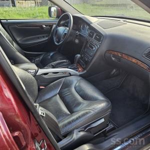 Sarkans Volvo XC70 2006 Rīga, ar dzinēja tilpumu 2.40 L un nobraukumu 295 tūkst. km par 3790 €, foto 13 vietnē AUTOMOTO.COM.LV