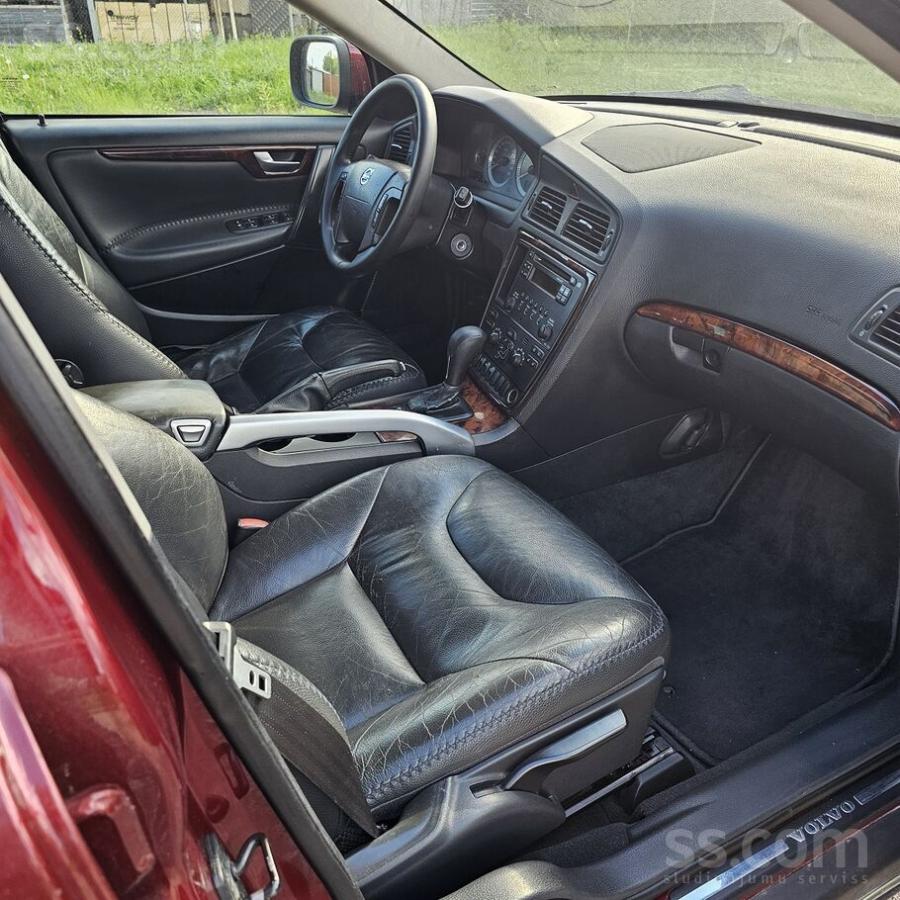 Sarkans Volvo XC70 2006 Rīga, ar dzinēja tilpumu 2.40 L un nobraukumu 295 tūkst. km par 3790 €, foto 13 vietnē AUTOMOTO.COM.LV