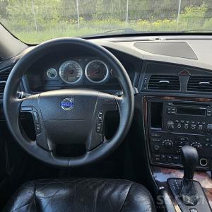 Sarkans Volvo XC70 2006 Rīga, ar dzinēja tilpumu 2.40 L un nobraukumu 295 tūkst. km par 3790 €, foto 14 vietnē AUTOMOTO.COM.LV