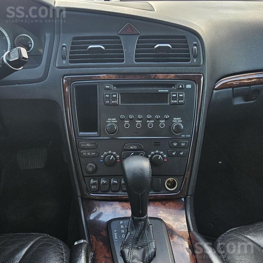Sarkans Volvo XC70 2006 Rīga, ar dzinēja tilpumu 2.40 L un nobraukumu 295 tūkst. km par 3790 €, foto 15 vietnē AUTOMOTO.COM.LV