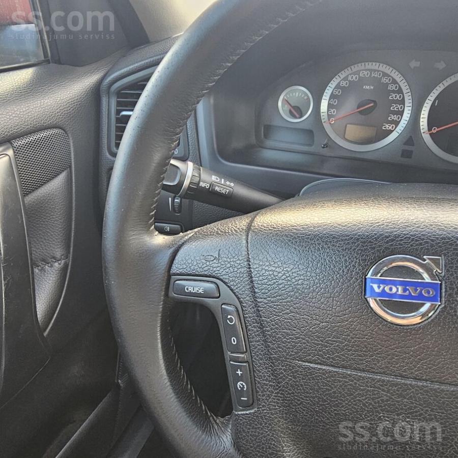 Sarkans Volvo XC70 2006 Rīga, ar dzinēja tilpumu 2.40 L un nobraukumu 295 tūkst. km par 3790 €, foto 16 vietnē AUTOMOTO.COM.LV