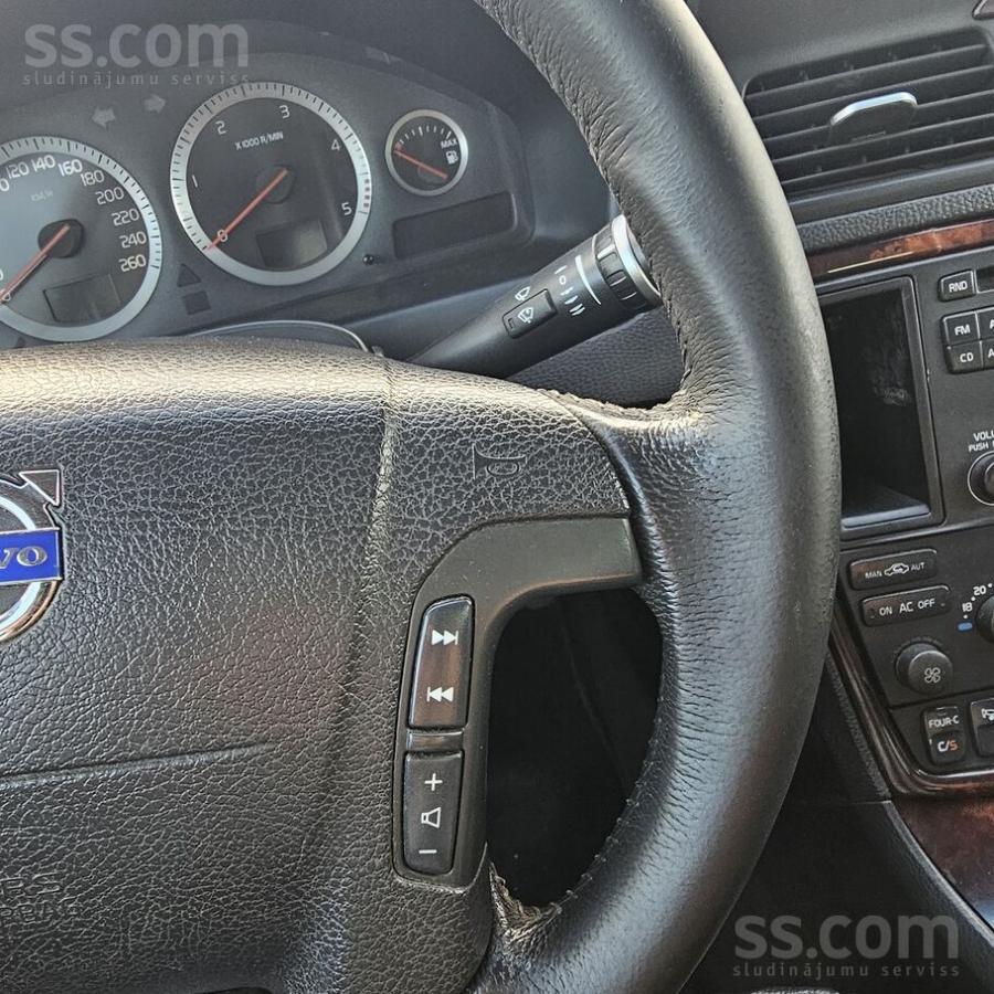 Sarkans Volvo XC70 2006 Rīga, ar dzinēja tilpumu 2.40 L un nobraukumu 295 tūkst. km par 3790 €, foto 17 vietnē AUTOMOTO.COM.LV