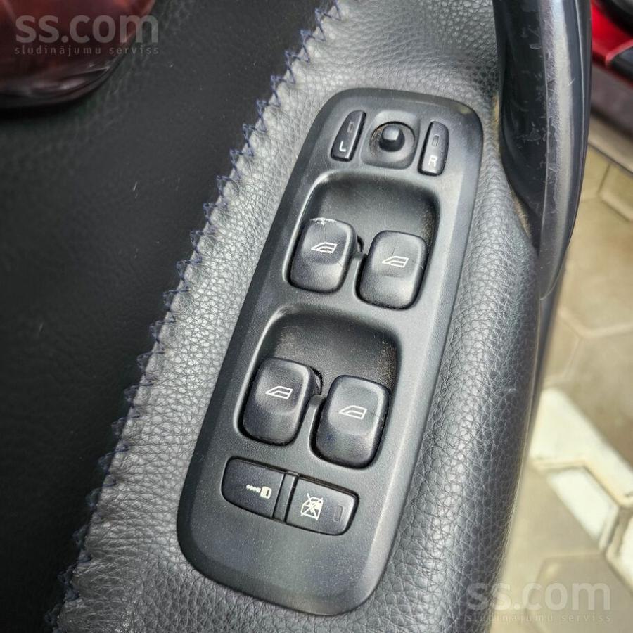 Sarkans Volvo XC70 2006 Rīga, ar dzinēja tilpumu 2.40 L un nobraukumu 295 tūkst. km par 3790 €, foto 18 vietnē AUTOMOTO.COM.LV