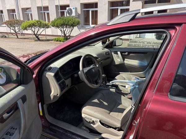 Sarkans Volvo XC70 2006 Kretinga, ar dzinēja tilpumu 2.52 L un nobraukumu 358 tūkst. km par 2000 €, foto 7 vietnē AUTOMOTO.COM.LV