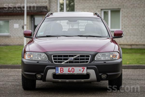 Red Volvo XC70 2006 in Tukums, with an engine capacity of 2.40 L and mileage of 397 thousand km for 5500 €, photo 3 on AUTOMOTO.COM.LV