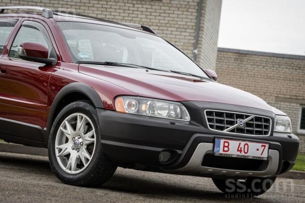 Red Volvo XC70 2006 in Tukums, with an engine capacity of 2.40 L and mileage of 397 thousand km for 5500 €, photo 5 on AUTOMOTO.COM.LV