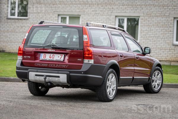 Red Volvo XC70 2006 in Tukums, with an engine capacity of 2.40 L and mileage of 397 thousand km for 5500 €, photo 9 on AUTOMOTO.COM.LV
