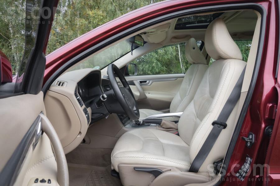 Sarkans Volvo XC70 2006 Tukums, ar dzinēja tilpumu 2.40 L un nobraukumu 397 tūkst. km par 5500 €, foto 13 vietnē AUTOMOTO.COM.LV