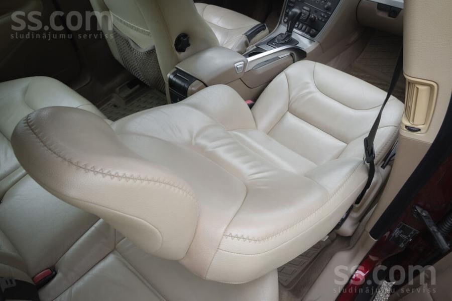 Sarkans Volvo XC70 2006 Tukums, ar dzinēja tilpumu 2.40 L un nobraukumu 397 tūkst. km par 5500 €, foto 20 vietnē AUTOMOTO.COM.LV