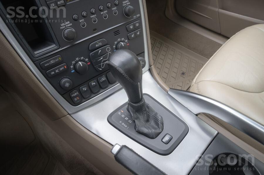 Sarkans Volvo XC70 2006 Tukums, ar dzinēja tilpumu 2.40 L un nobraukumu 397 tūkst. km par 5500 €, foto 24 vietnē AUTOMOTO.COM.LV