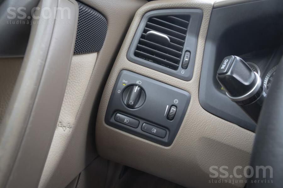 Sarkans Volvo XC70 2006 Tukums, ar dzinēja tilpumu 2.40 L un nobraukumu 397 tūkst. km par 5500 €, foto 29 vietnē AUTOMOTO.COM.LV