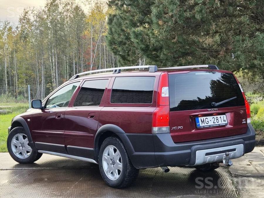 Sarkans Volvo XC70 2006 Preiļi, ar dzinēja tilpumu 2.40 L un nobraukumu 0 tūkst. km par 3050 €, foto 5 vietnē AUTOMOTO.COM.LV
