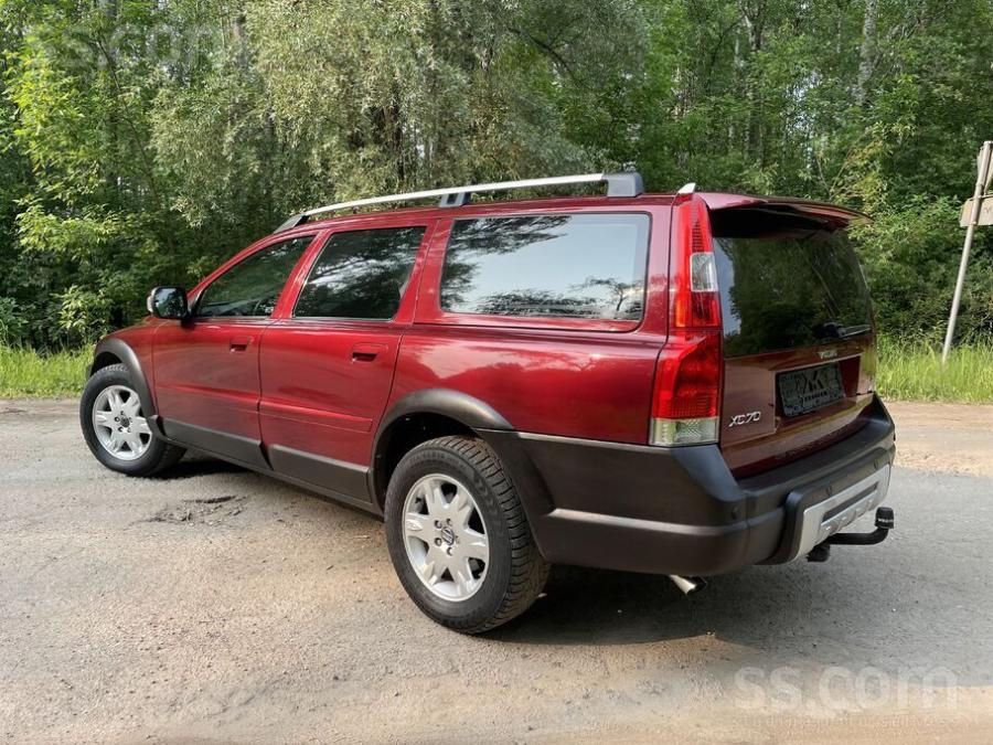 Red Volvo XC70 2007 in Riga, with an engine capacity of 2.40 L and mileage of 0 thousand km for 4150 €, photo 4 on AUTOMOTO.COM.LV