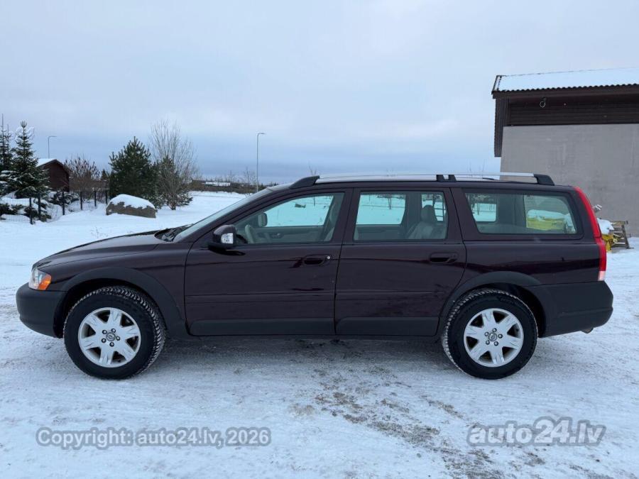 Red Volvo XC70 2007 in Tallinn, with an engine capacity of 2.40 L and mileage of 313 thousand km for 5990 €, photo 11 on AUTOMOTO.COM.LV