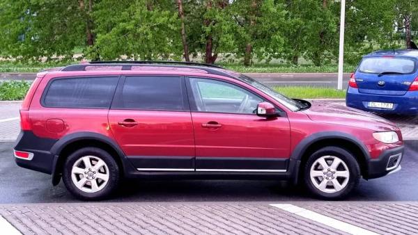 Sarkans Volvo XC70 2008 Cēsis, ar dzinēja tilpumu 2.40 L un nobraukumu 480 tūkst. km par 4200 €, foto 4 vietnē AUTOMOTO.COM.LV