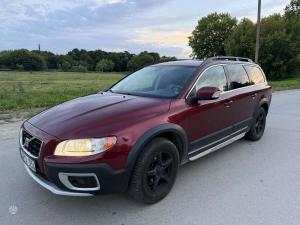 Sarkans Volvo XC70 2008 Kuršėnai, ar dzinēja tilpumu 2.40 L un nobraukumu 357 tūkst. km par 3100 €, foto  vietnē AUTOMOTO.COM.LV