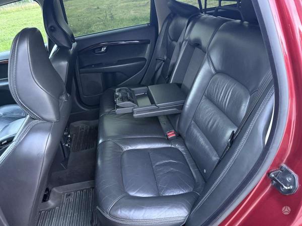 Red Volvo XC70 2008 in Kursenai, with an engine capacity of 2.40 L and mileage of 357 thousand km for 3100 €, photo 10 on AUTOMOTO.COM.LV