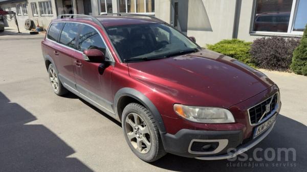 Red Volvo XC70 2008 in Rezekne, with an engine capacity of 2.40 L and mileage of 451 thousand km for 3300 €, photo 2 on AUTOMOTO.COM.LV