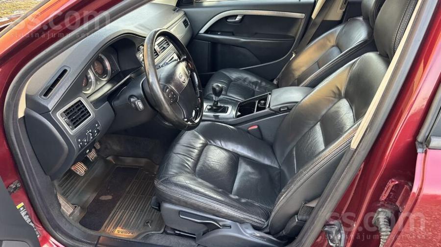 Red Volvo XC70 2008 in Rezekne, with an engine capacity of 2.40 L and mileage of 366 thousand km for 4550 €, photo 8 on AUTOMOTO.COM.LV