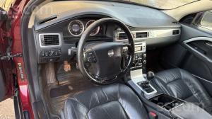 Red Volvo XC70 2008 in Rezekne, with an engine capacity of 2.40 L and mileage of 366 thousand km for 4550 €, photo 9 on AUTOMOTO.COM.LV
