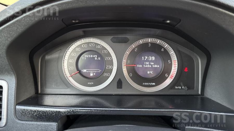 Red Volvo XC70 2008 in Rezekne, with an engine capacity of 2.40 L and mileage of 366 thousand km for 4550 €, photo 16 on AUTOMOTO.COM.LV