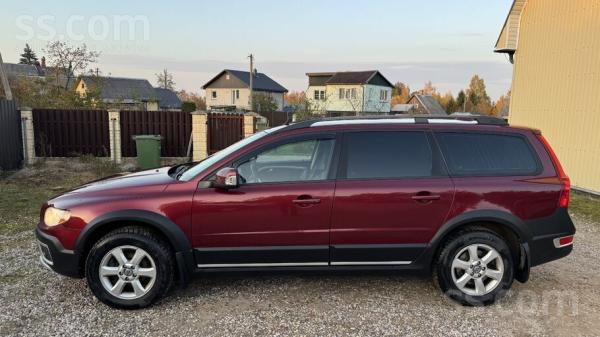 Red Volvo XC70 2008 in Rezekne, with an engine capacity of 2.40 L and mileage of 366 thousand km for 4550 €, photo 3 on AUTOMOTO.COM.LV
