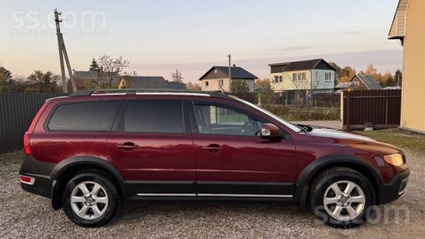 Red Volvo XC70 2008 in Rezekne, with an engine capacity of 2.40 L and mileage of 366 thousand km for 4550 €, photo 6 on AUTOMOTO.COM.LV